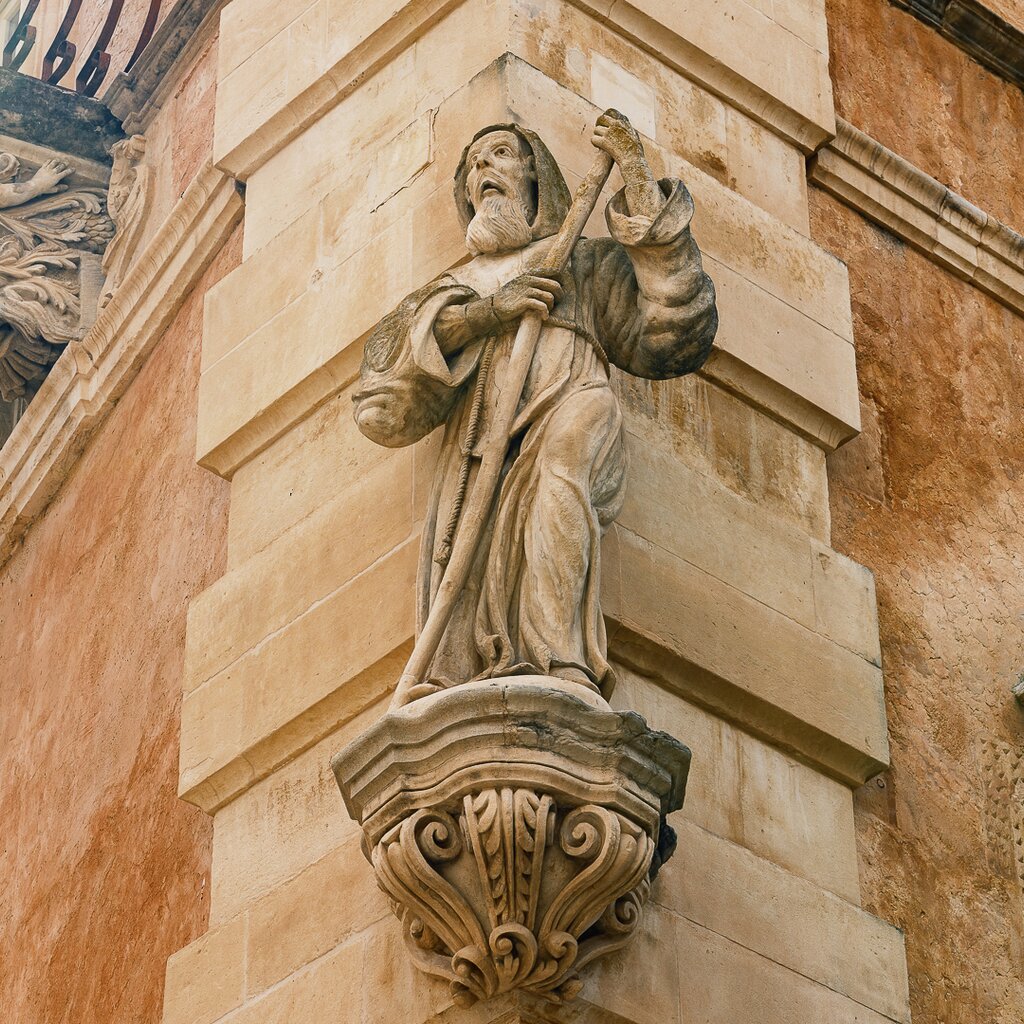 Services - Palazzo Cosentini and its baroque masks
