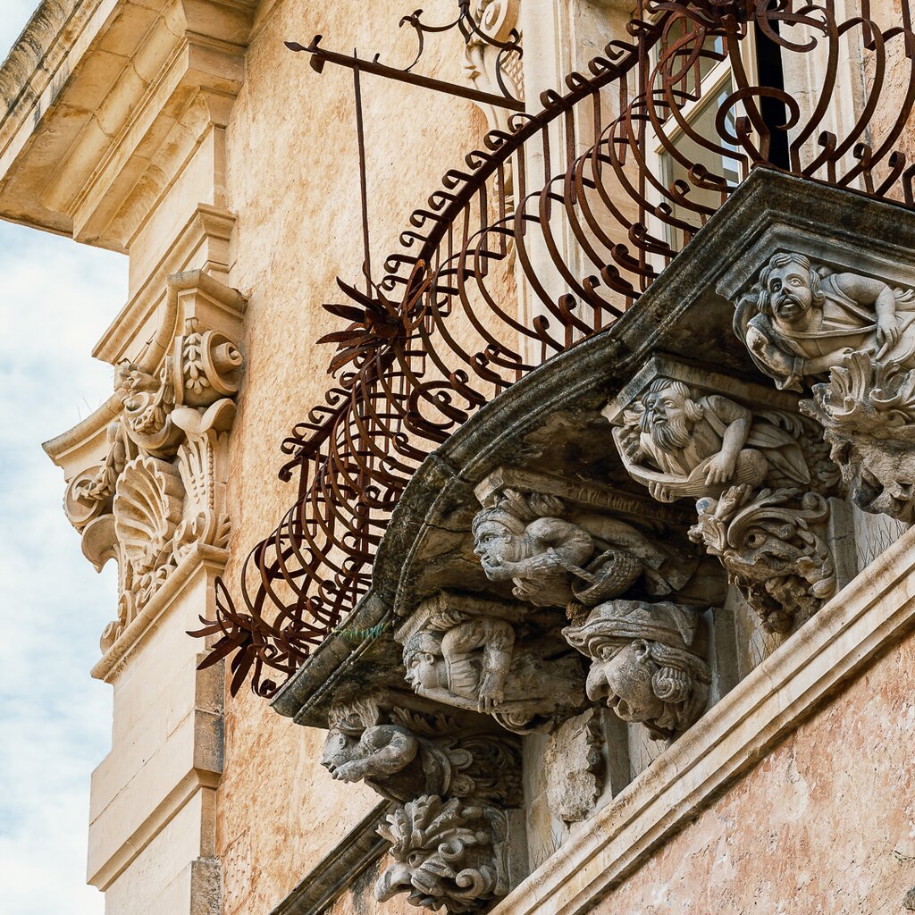 Services - Palazzo Cosentini and its baroque masks