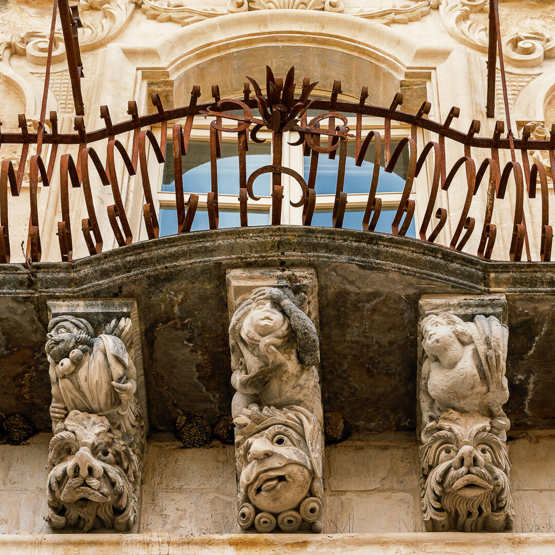 Services - Palazzo Cosentini and its baroque masks
